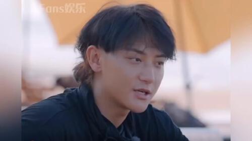 黄子韬逼徐艺洋关注,连狗都不放过!