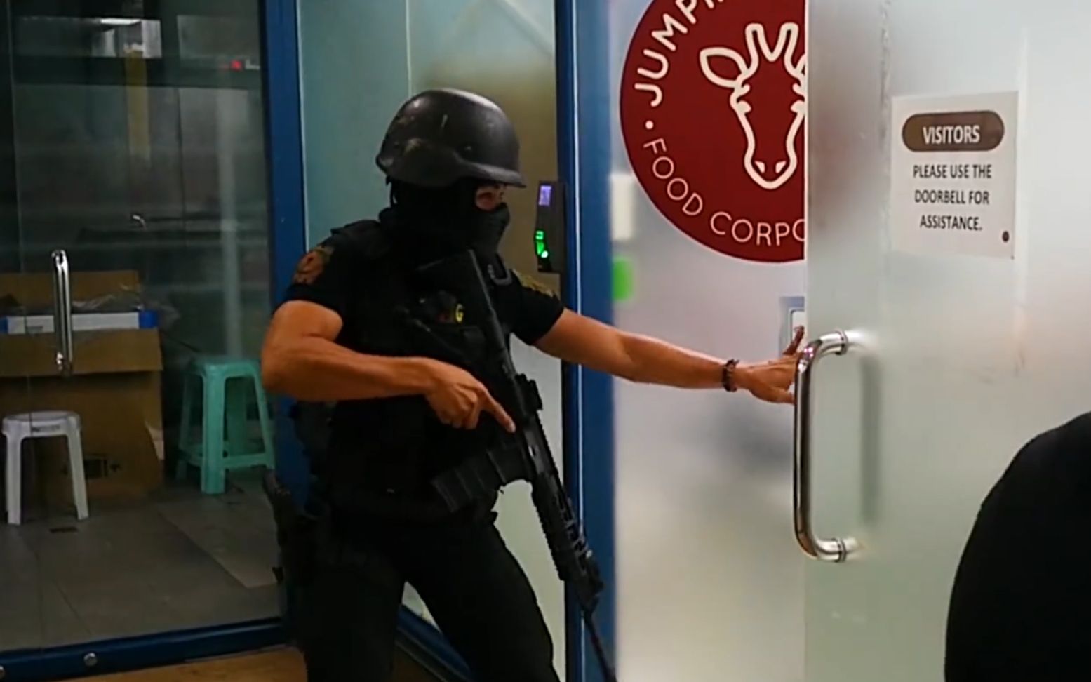 抓捕现场惊心动魄！湖北警方赴菲律宾捣毁特大诈骗窝点 涉案数十亿