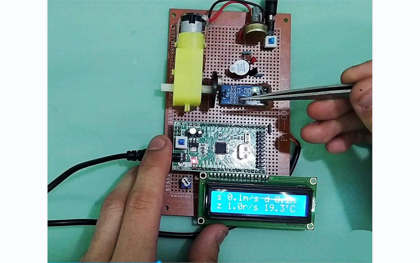 基于STM32单片机的自行车里程表码表霍尔测速系统设计+DS18B20...