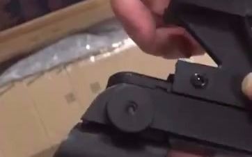 (星特朗仲尼专卖店)星特朗天文望远镜红点寻星镜更换电池视频_标清