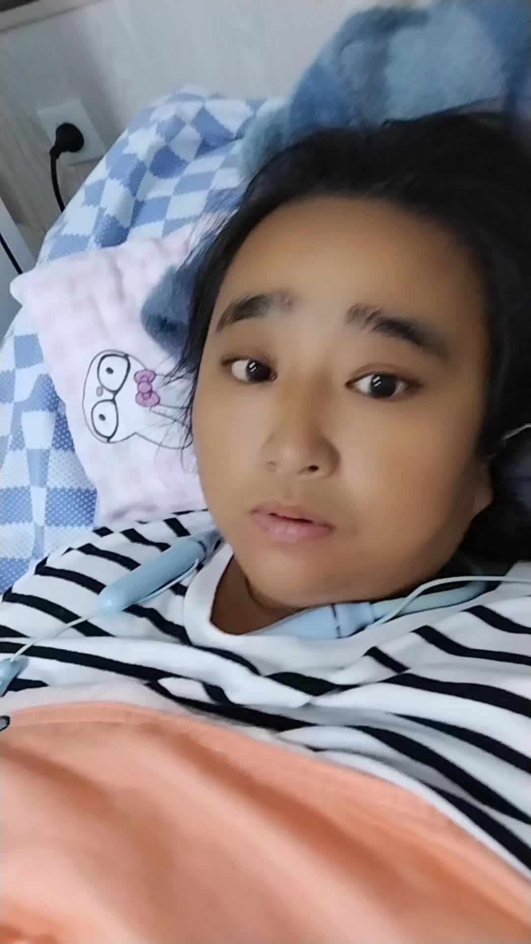 我的老伙计血液透析机,今日份并肩作战打卡～ 每一次运转都是向阳而...