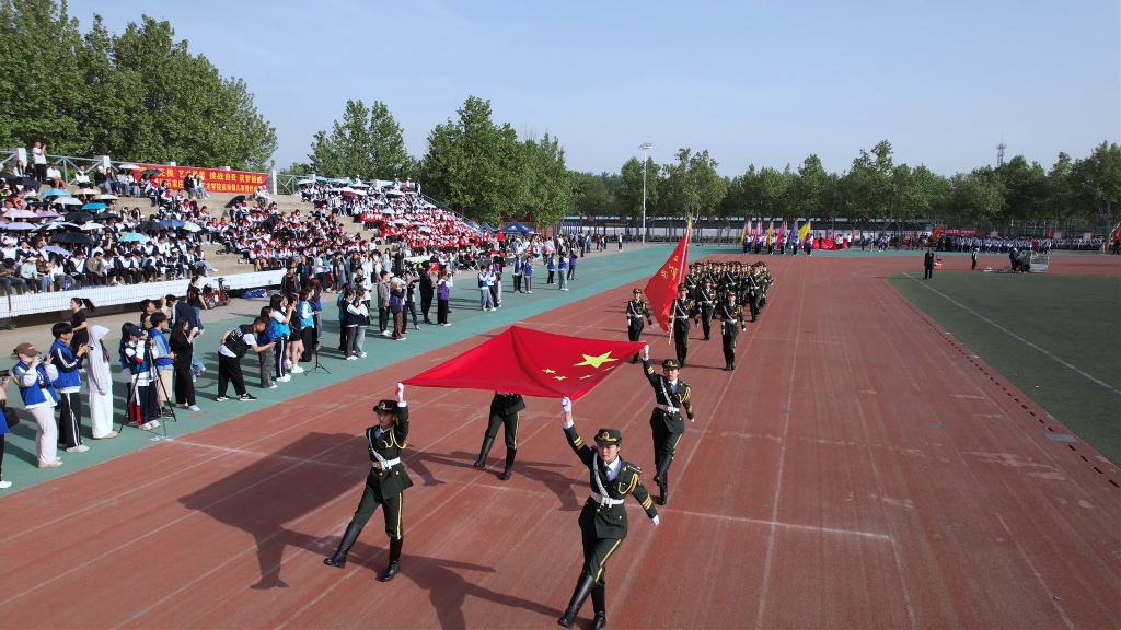 河北经贸大学运动会方队入场表演,一起来感受一下各学院的风采吧!