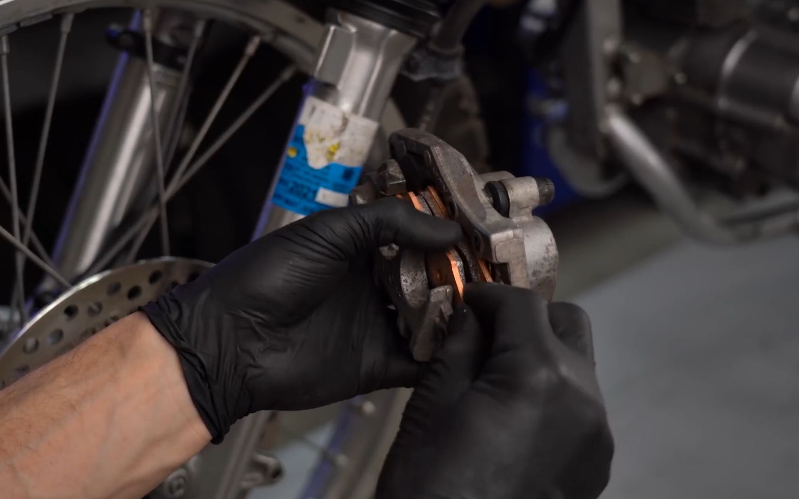 如何正确更换摩托车刹车片