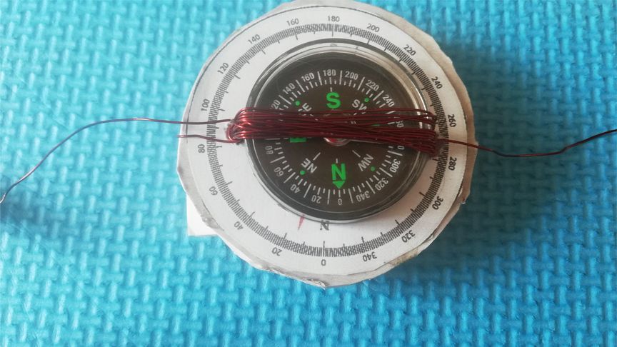 电和磁 通电导线可以使指南针偏移,通电线圈让指南针大幅度偏转