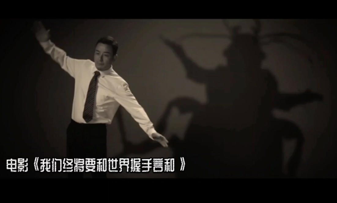 第一部“脱力系”风格电影《我们终将要和世界握手言和》,男主角在...