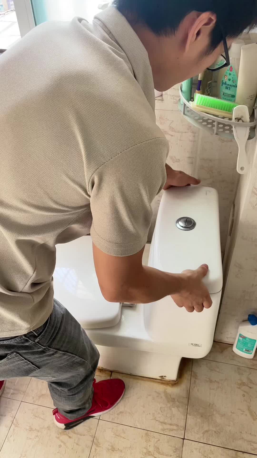 ...停车的坐便器实属令人膈应,索性局部改成蹲便,当天完成 #坐便器改蹲...