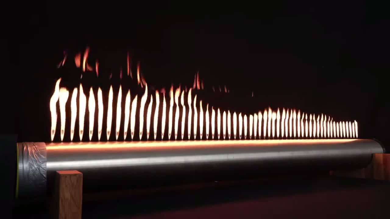 火焰展示音乐的波形,还能跟随音乐的节奏跳动