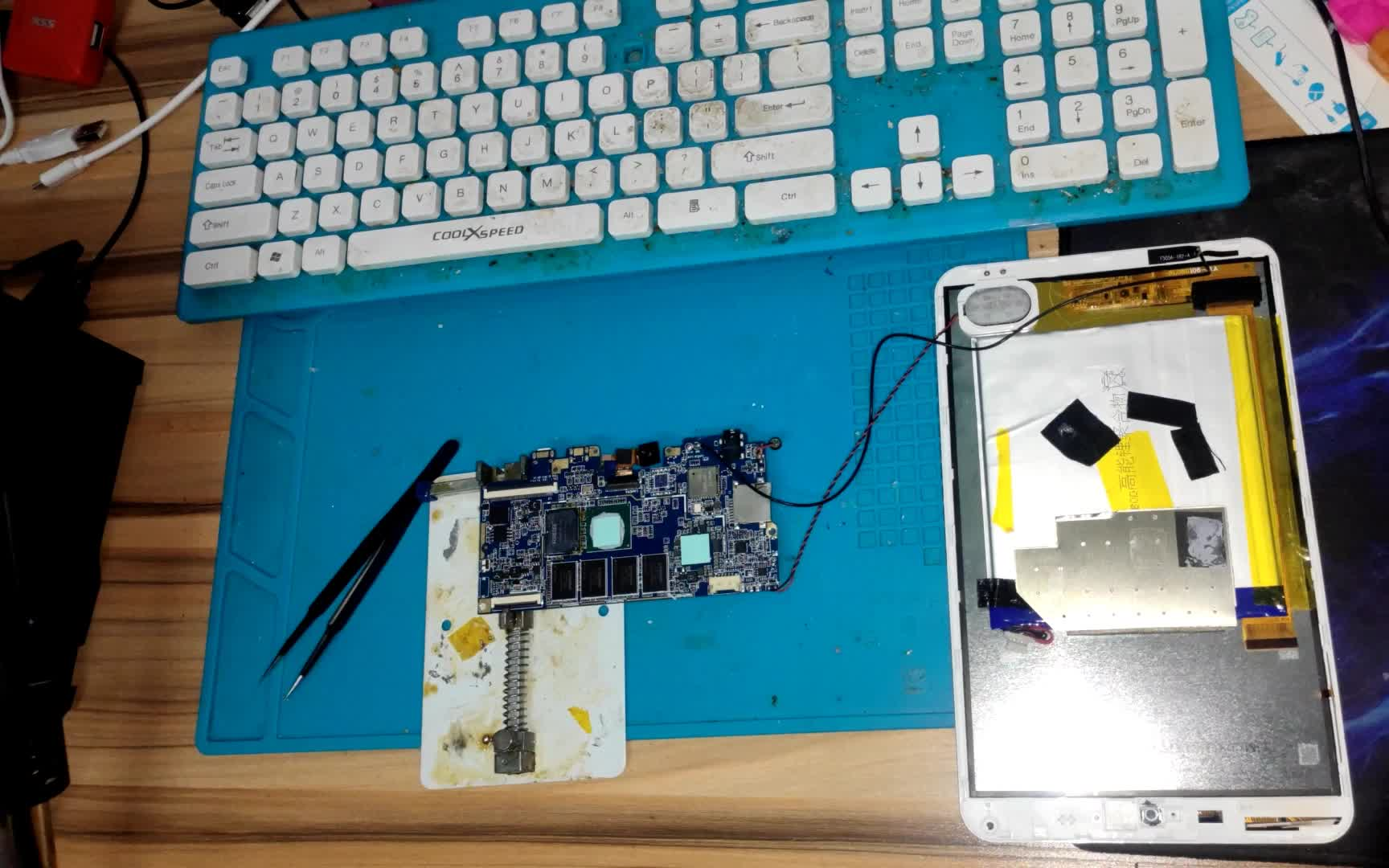 平板电脑扩容,拆下来的硬盘做U盘。