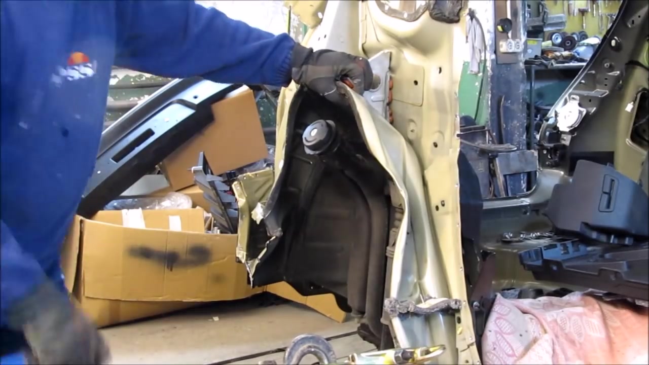 标致3008更换后叶子板