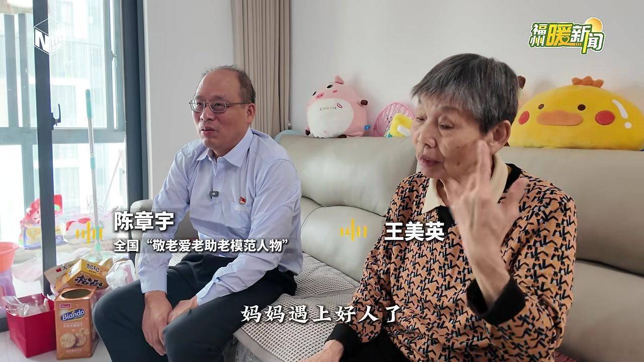 他把出租车变成老人"移动的家"。15年"超长待机",他的车轮滚过的都是...