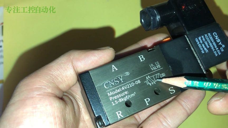 电磁阀应用实例,单电磁线圈控制的二位五通电磁阀与气缸的连接