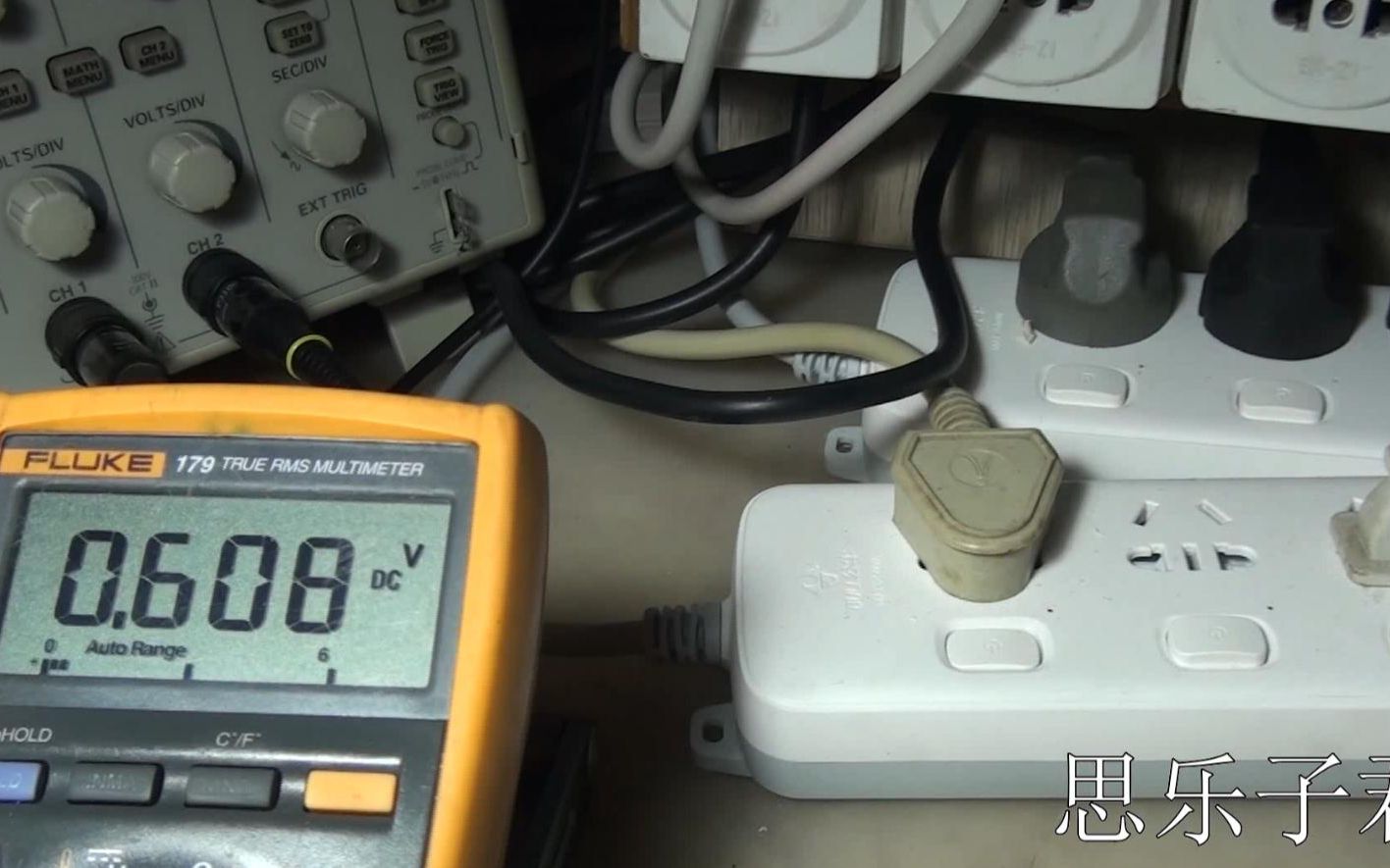 网上淘来的两块Fluke 15B万用表电阻档都不准,试着修一修(1)
