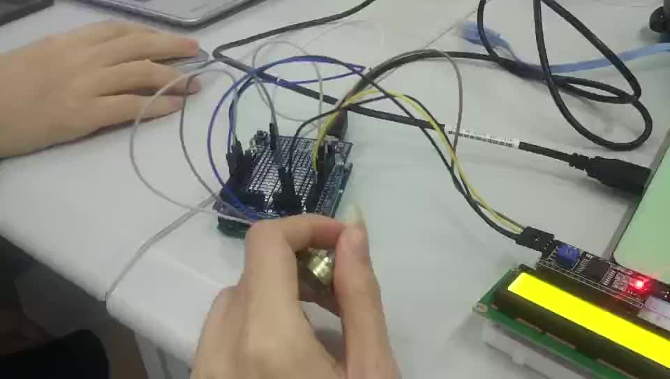 电位计旋转调节LED灯亮度