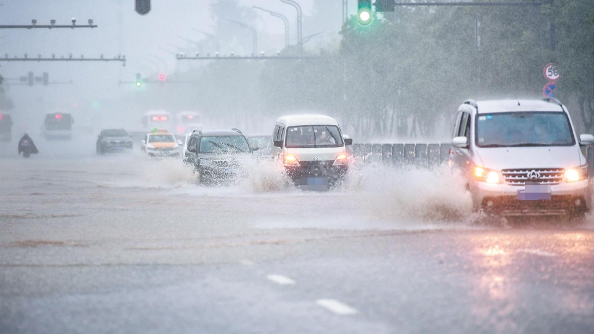 罕见大暴雨闯入北方,南方高温将部分暂停,川渝高温仍有加强空间
