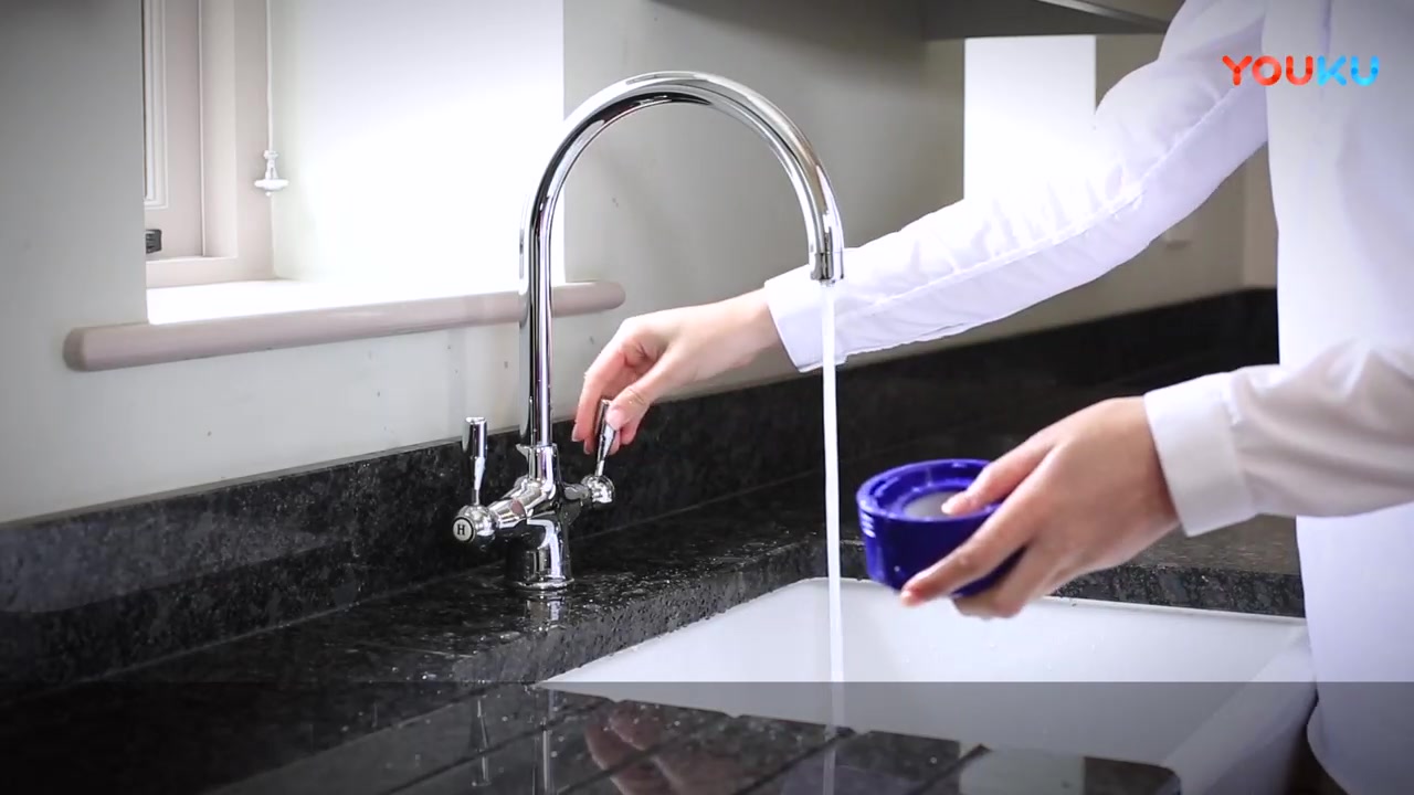 戴森V8无绳吸尘器——清洗滤网