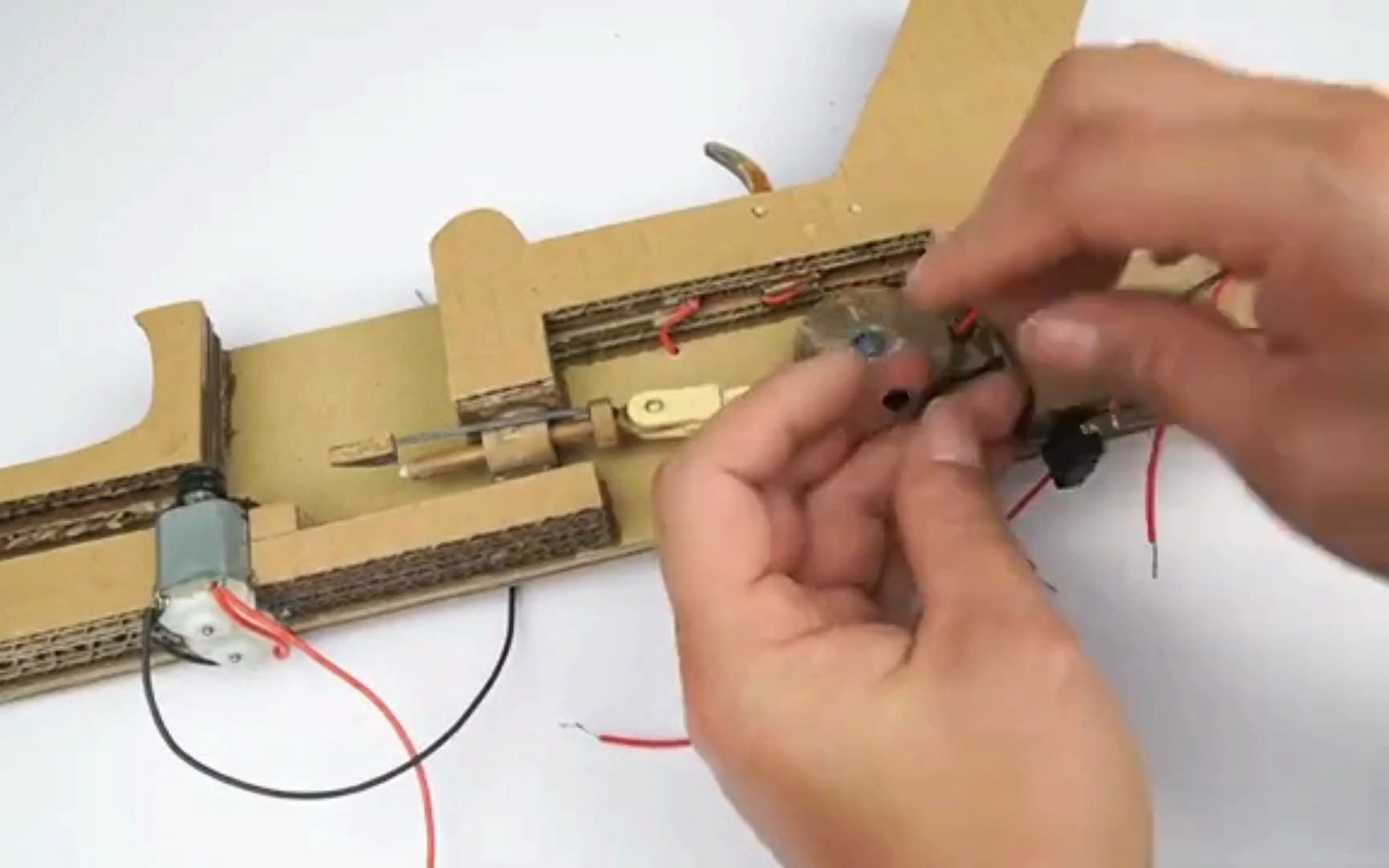 自己做一把可抛壳的连发自动步枪玩玩 视频教程(2)