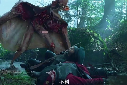悬疑森林中惊现怪诞生物 惊悚来袭