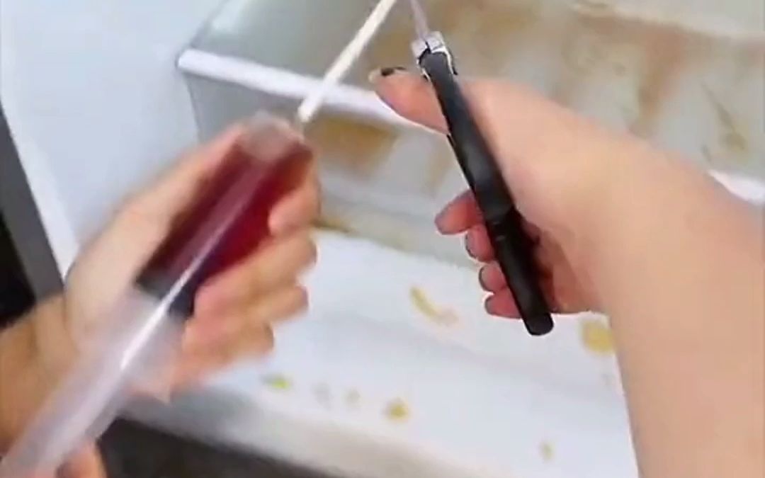 冰箱经常结冰怎么办,那是排水管堵住了,有了这套疏通器,自己在家里就...
