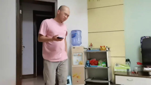 老公刷信用卡给婆婆买手机,让他把钱要回来,他还满嘴道理