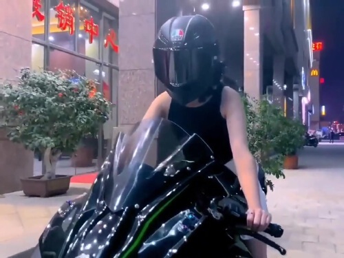 川崎h2:这个时代不缺机车女神!