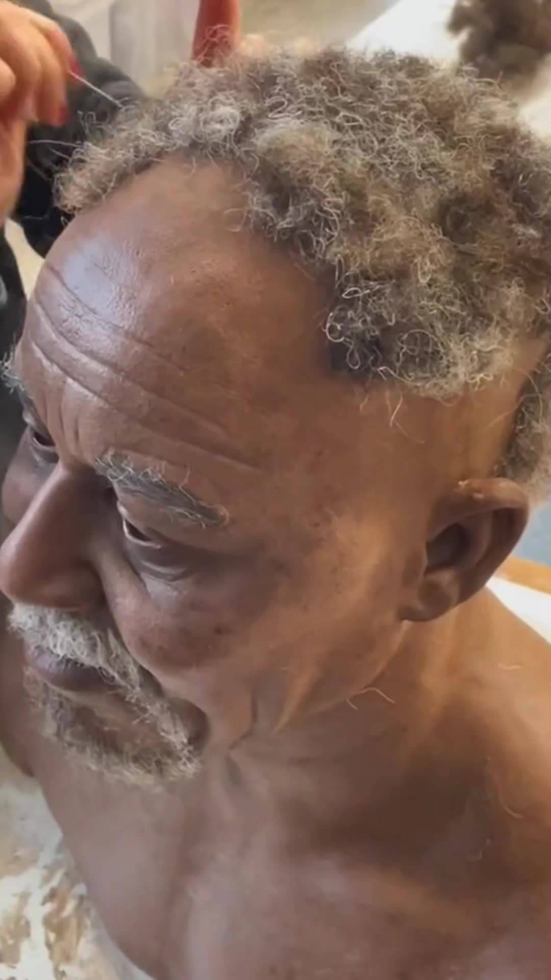 世界背着我们偷偷发展吗?你告诉我这是硅胶头套?
