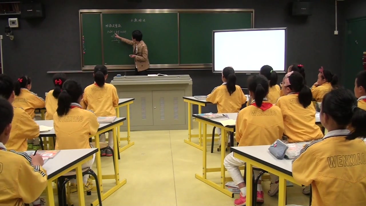 人教版五年级数学上册《一个数除以小数》-徐老师全国一等奖|优质课...