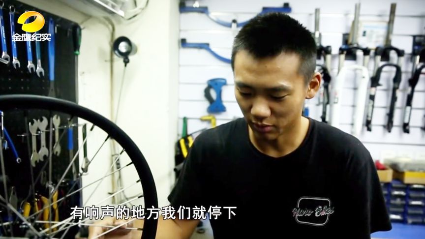 自行车车轮变形?一个简单的小装置轻松找到变形点,让调整更容易