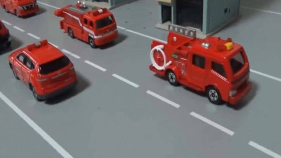 儿童玩具,城市中的各种消防车展示模拟灭火
