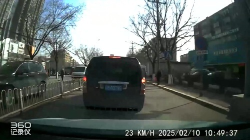 行车记录仪捕捉碰瓷事件录像