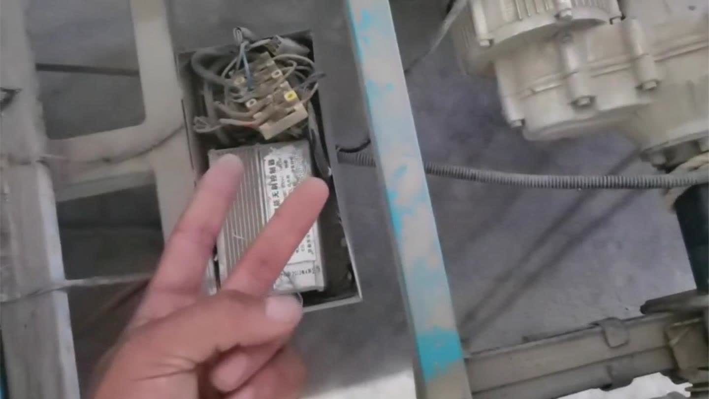 三轮电动车骑行抖动怎么回事?修车师傅用一招就能修好