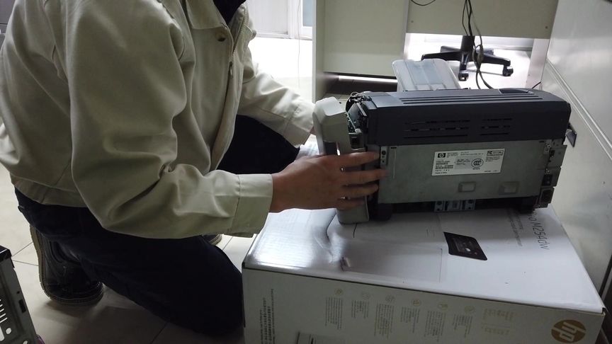 学会激光打印机的拆装,还怕打印机卡纸吗,看李师傅拆装HP打印机