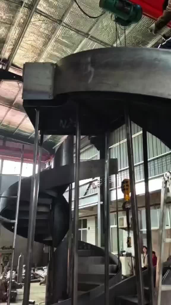 旋转楼梯 楼梯制作试装中#楼梯 #楼梯设计 #钢结构 #结构改造加固 @...