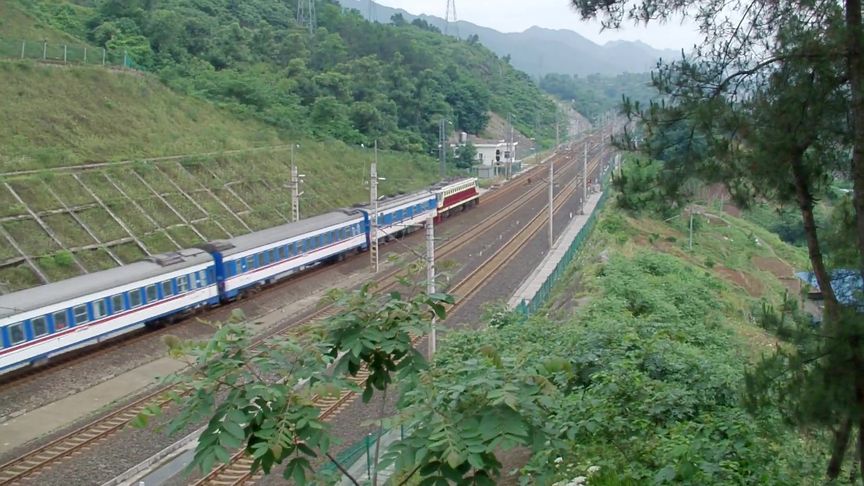 2012年5月 T258次特快列车通过141线路所