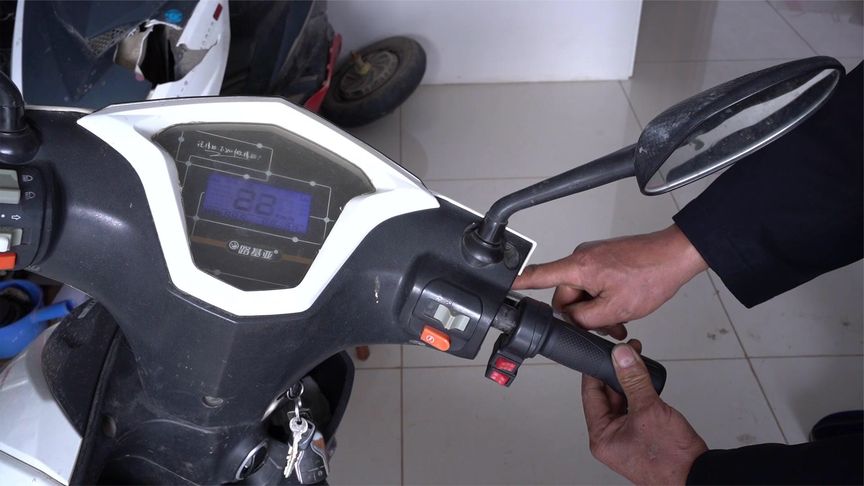 为什么冬天有些电动车,行驶中突然走走停停?