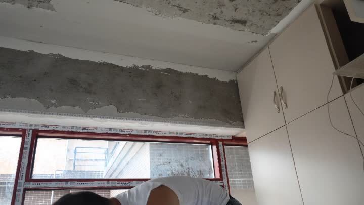 刮腻子横梁误差两公分,看老师傅用红外线怎样找平,.