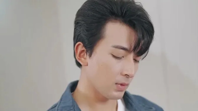 这个男人意外发现妻子腿上有一个印记