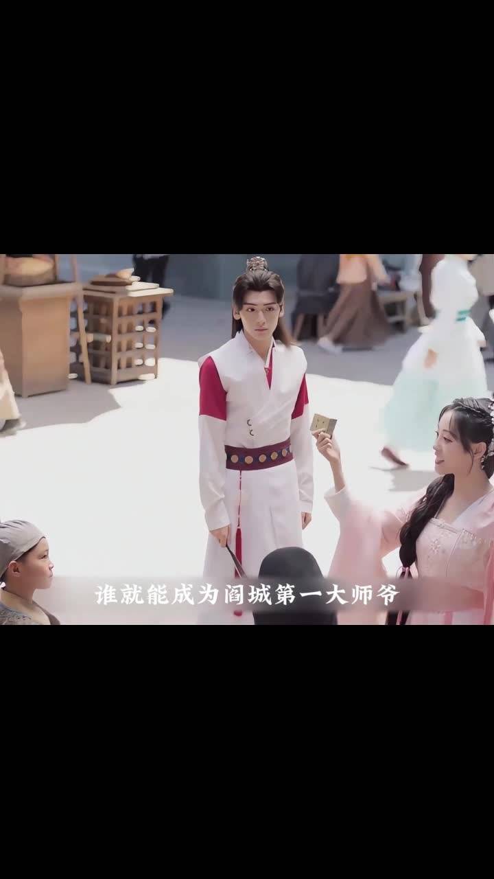 女人穿越古代,却在地摊上发现了现代的魔方