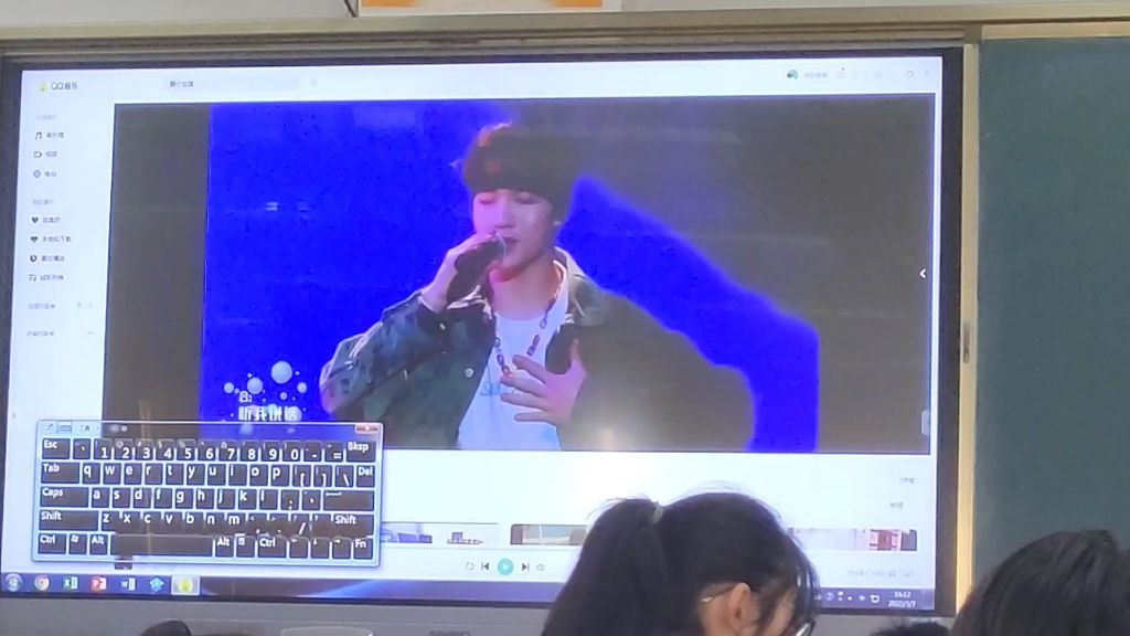 【TF家族三代】教室里听张极苏新皓新年音乐会合作舞台