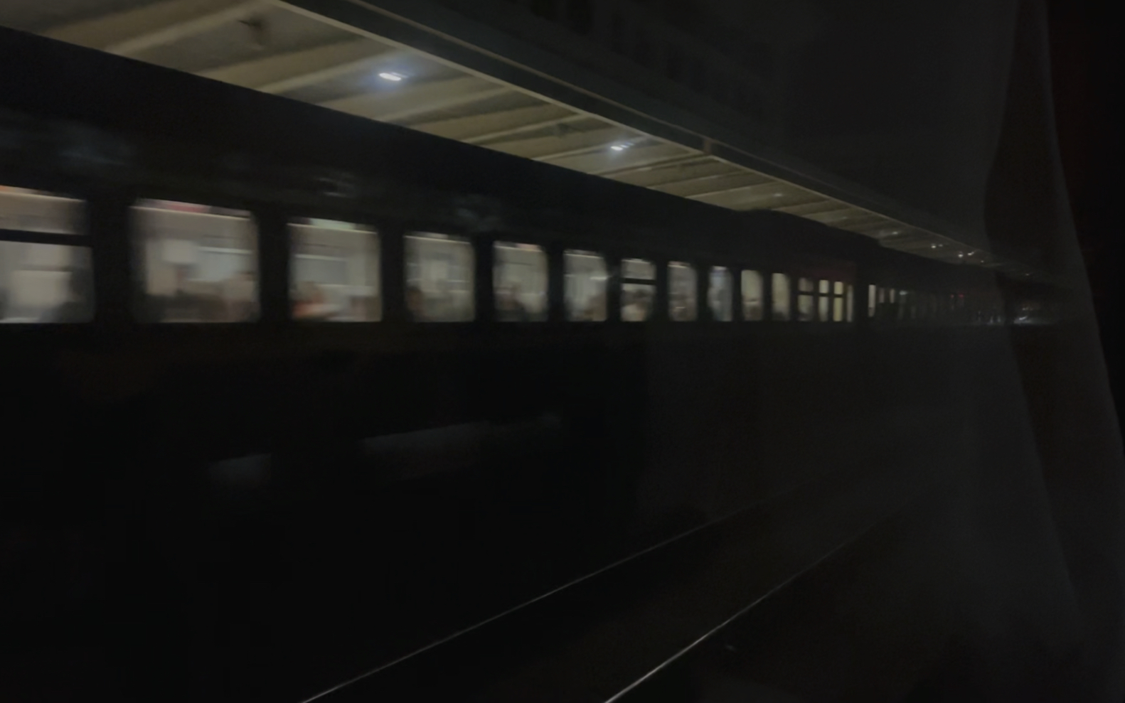 T3002次列车通过邯郸站