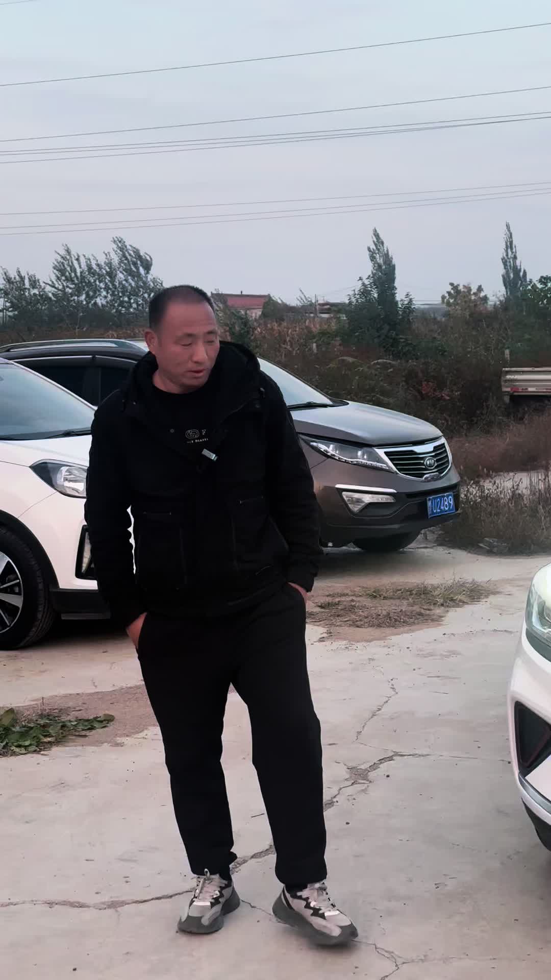 ...无钥匙进入一键启动,多功能方向盘带定速巡航,原车大屏导航,真皮座...