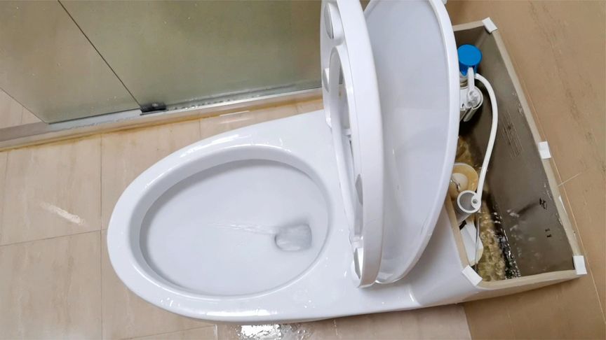 马桶坑里的水封面水位高低调节试验,水箱里原来这条管作用这么大
