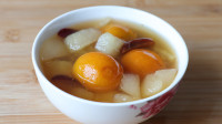 金桔冰糖雪梨,常喝这道汤清热下火,润肺止咳,做法和材料很简单