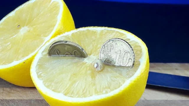 柠檬酸的酸性如何?外国小伙亲自测试,实验结果令人瑟瑟发抖