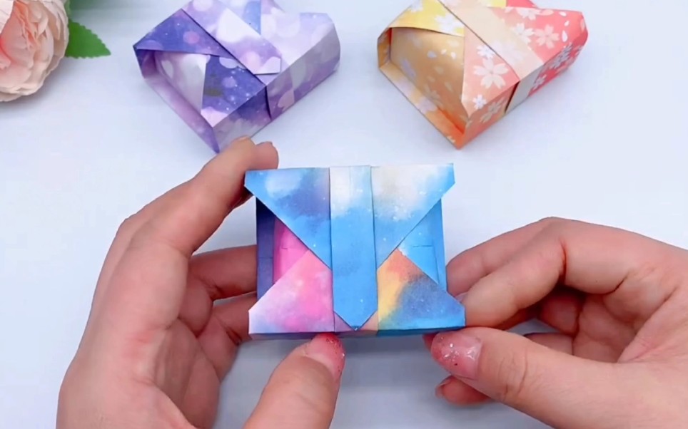 手工折纸礼盒,不需要太复杂的步骤,一样很好看的礼盒。