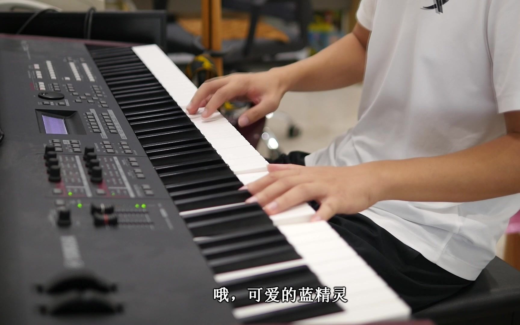 《蓝精灵之歌》儿歌钢琴弹唱 钢琴伴奏 钢琴谱 流行弹唱网 小朝弹唱