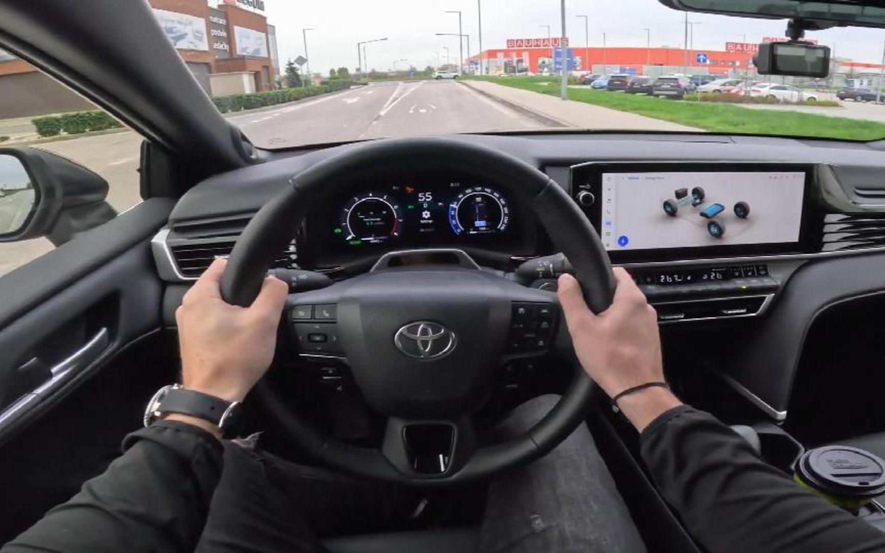 2025款丰田凯美瑞 2.5L油电混合 第一视角试驾