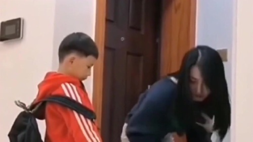 小姨你还是别送我了,我怕你把我送丢了,我觉得自己走都比你送我安全!