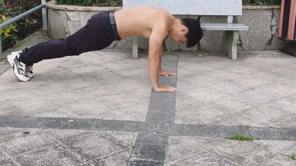 经常做俯卧撑对人体有什么好处呢