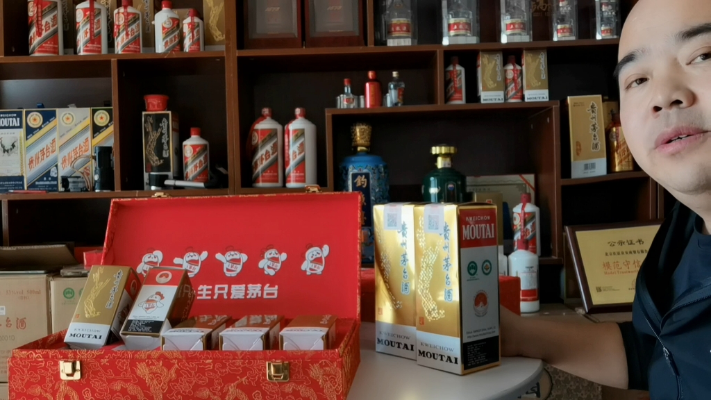茅台鉴赏:飞天茅台小可爱(100ml*5)礼盒装,馈赠佳品,价格合适的伴手礼。
