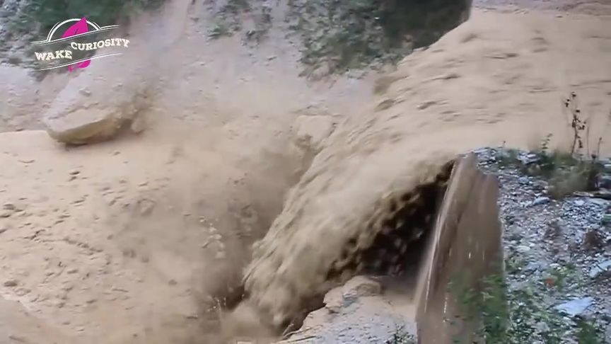 洪水山洪暴发灾难录像——水多了太可怕!
